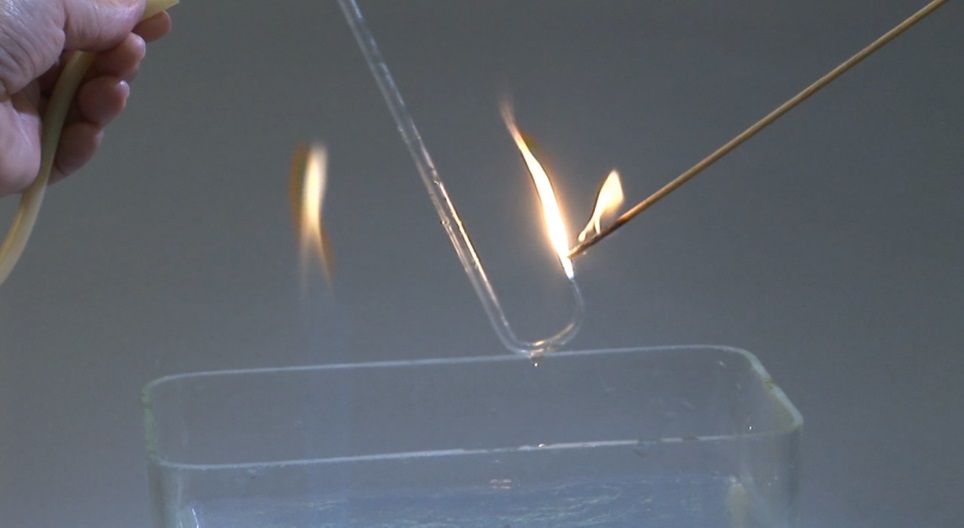 The combustion of acetylene - video - Mozaik Digital Education and Learning